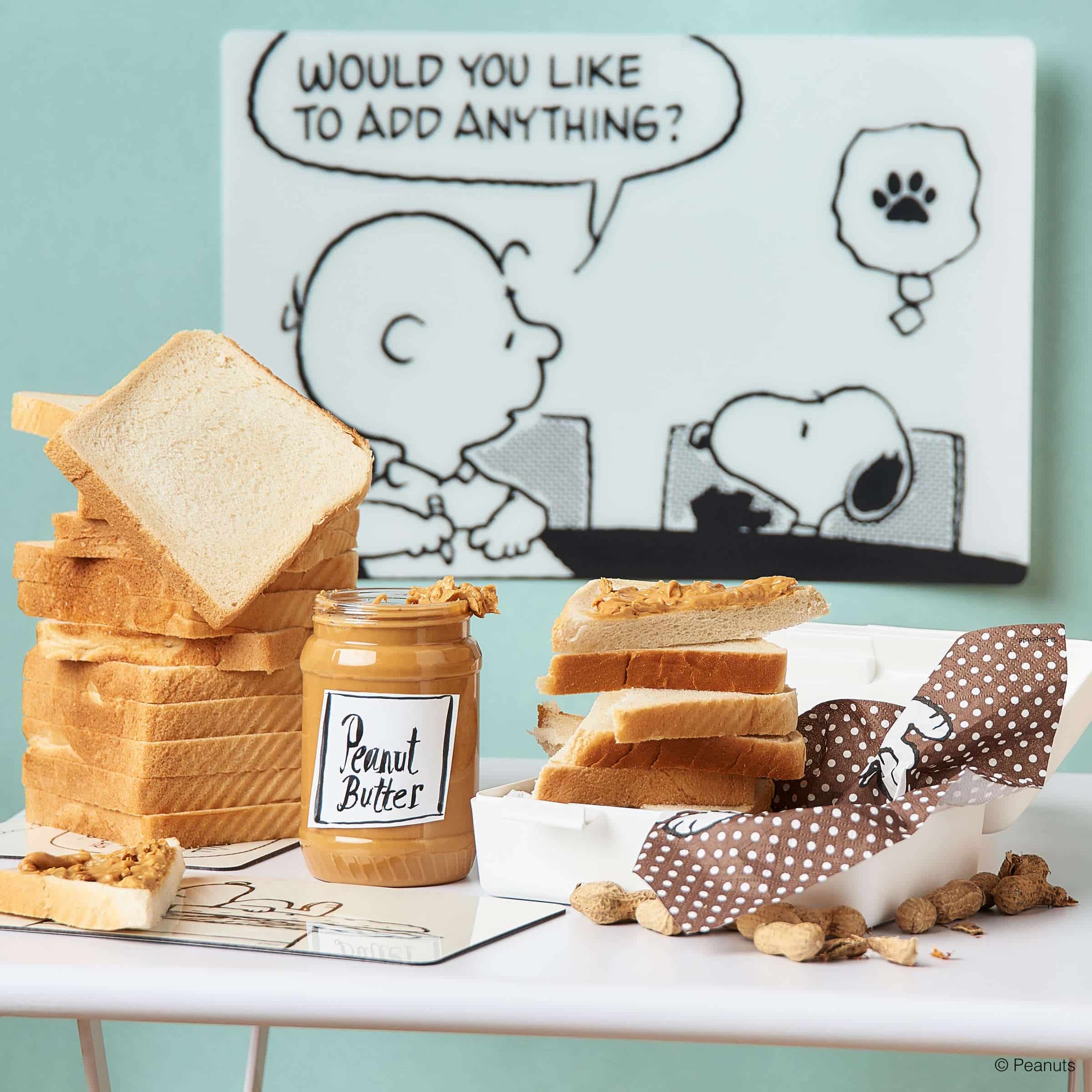 PEANUTS Snoopy sandwich hut bread board - BUTLERS Malta